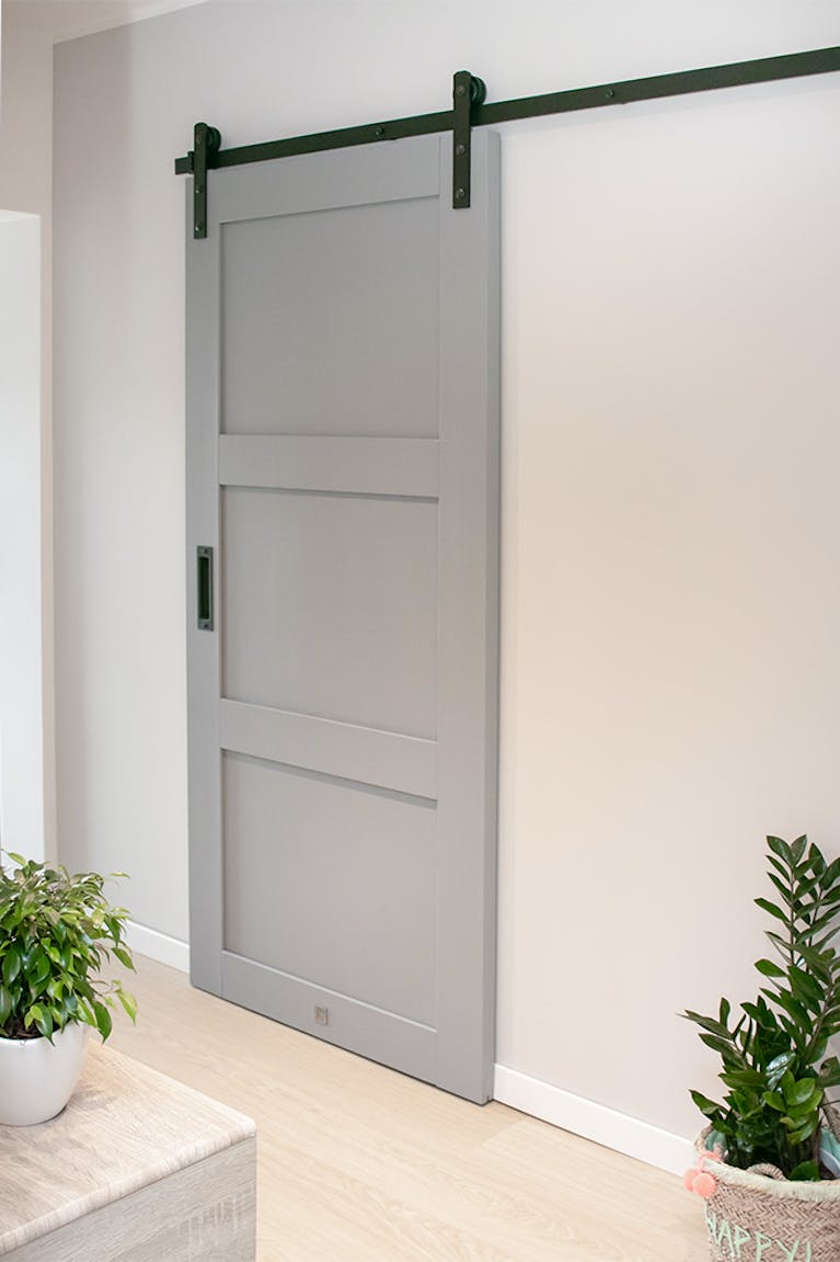 Porte coulissante grise dans l'immeuble - Inspiration design d ...